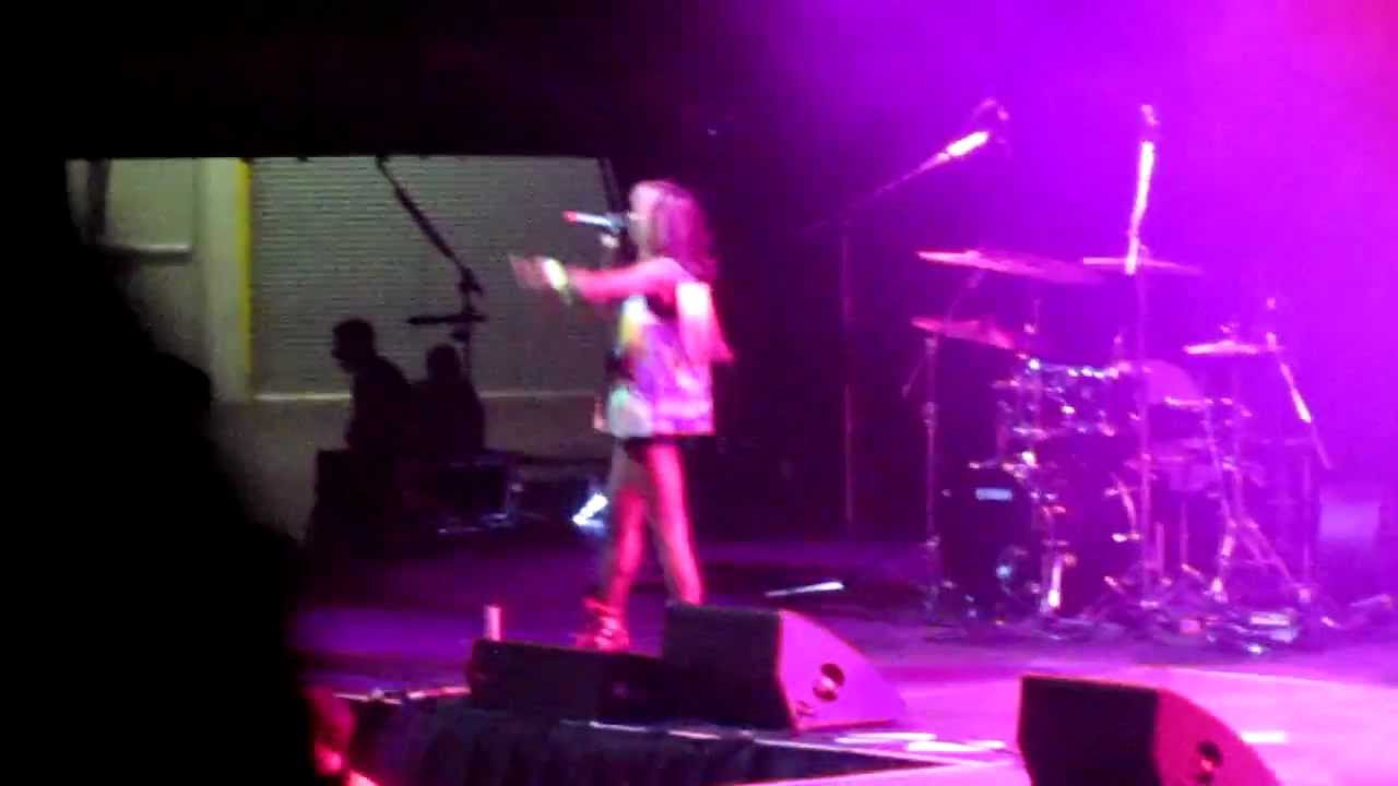 Anjulie ~ Stand Behind The Music ~ Live - YouTube