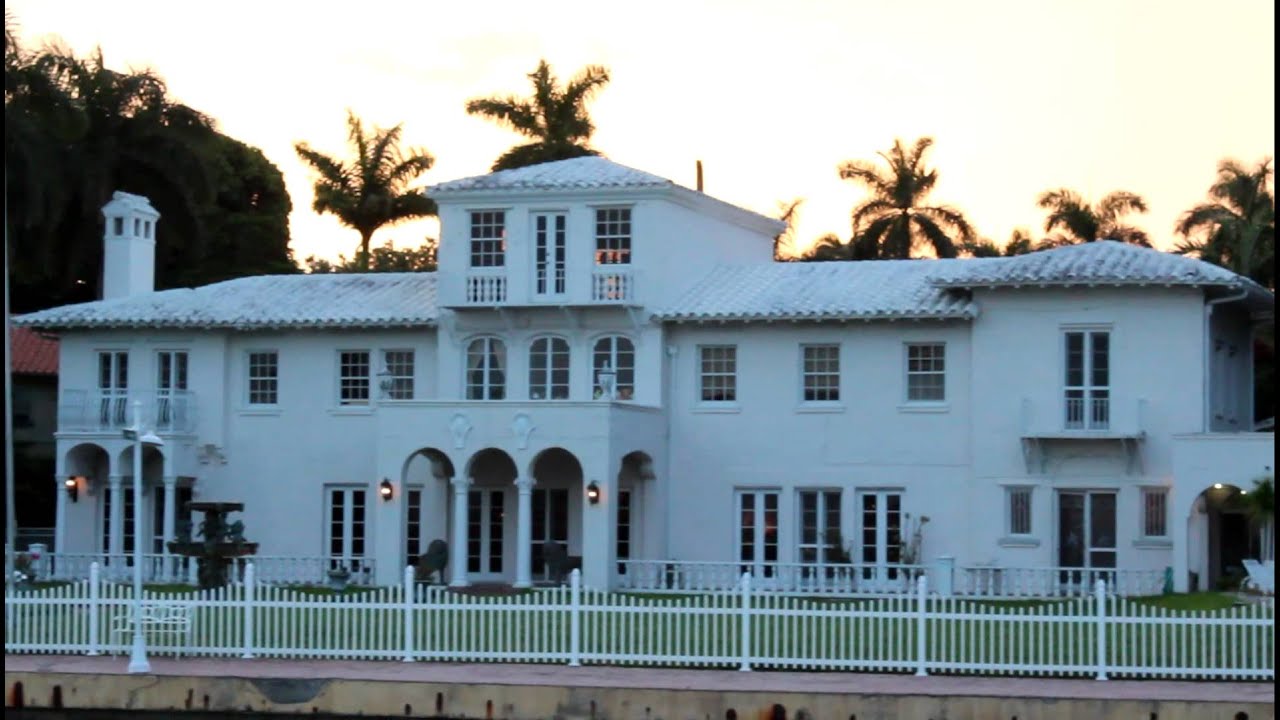 Tony Montana (Scarface) Star Island - YouTube