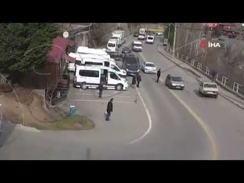 İki Saniyede İki Araba Çarptı.