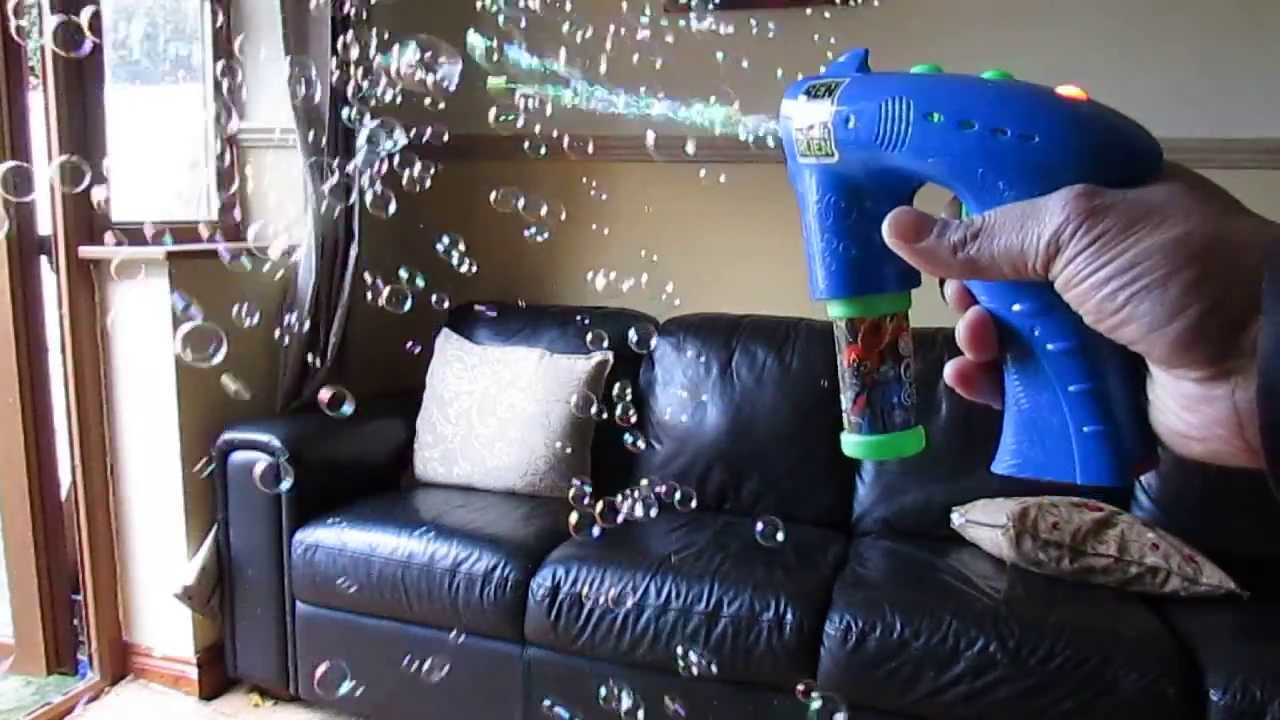 BEN 10 ULTIMATE ALIEN BUBBLE GUN BUBBLE BLASTER - YouTube