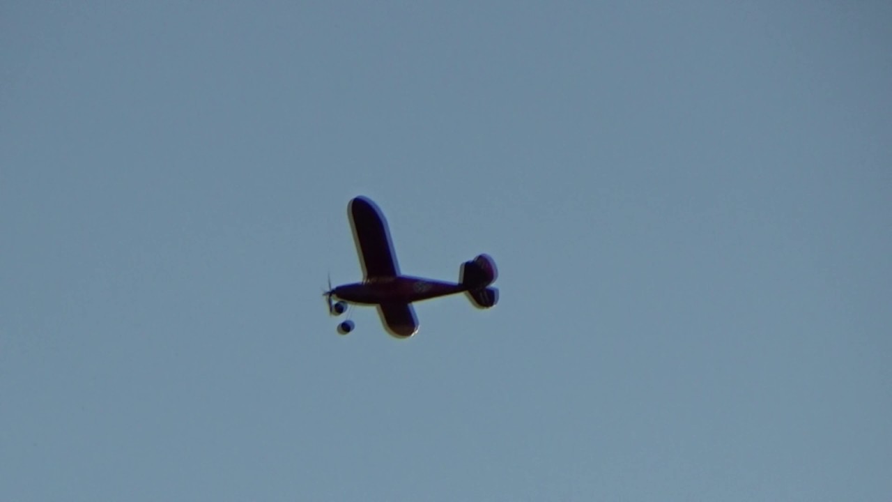 34" Quaker flash flight. - YouTube