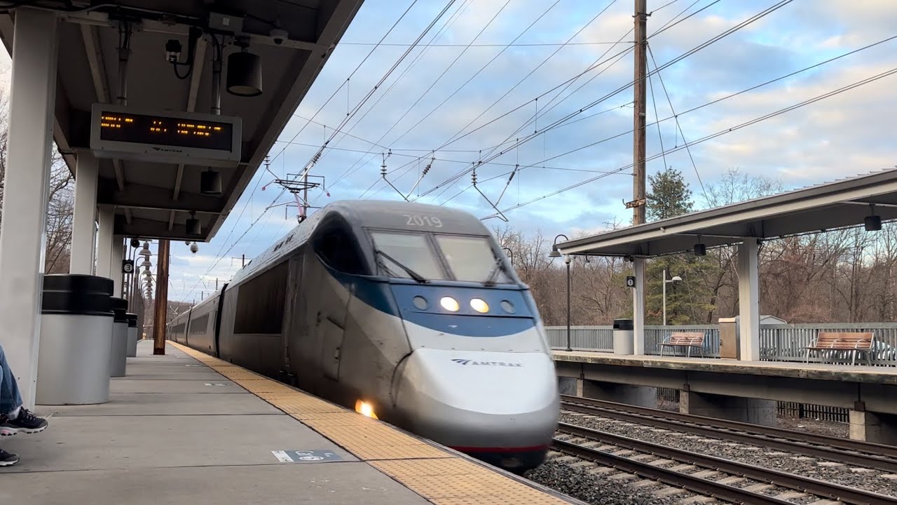 Acela and MARC Trains Pass BWI Airport at High Speed - YouTube