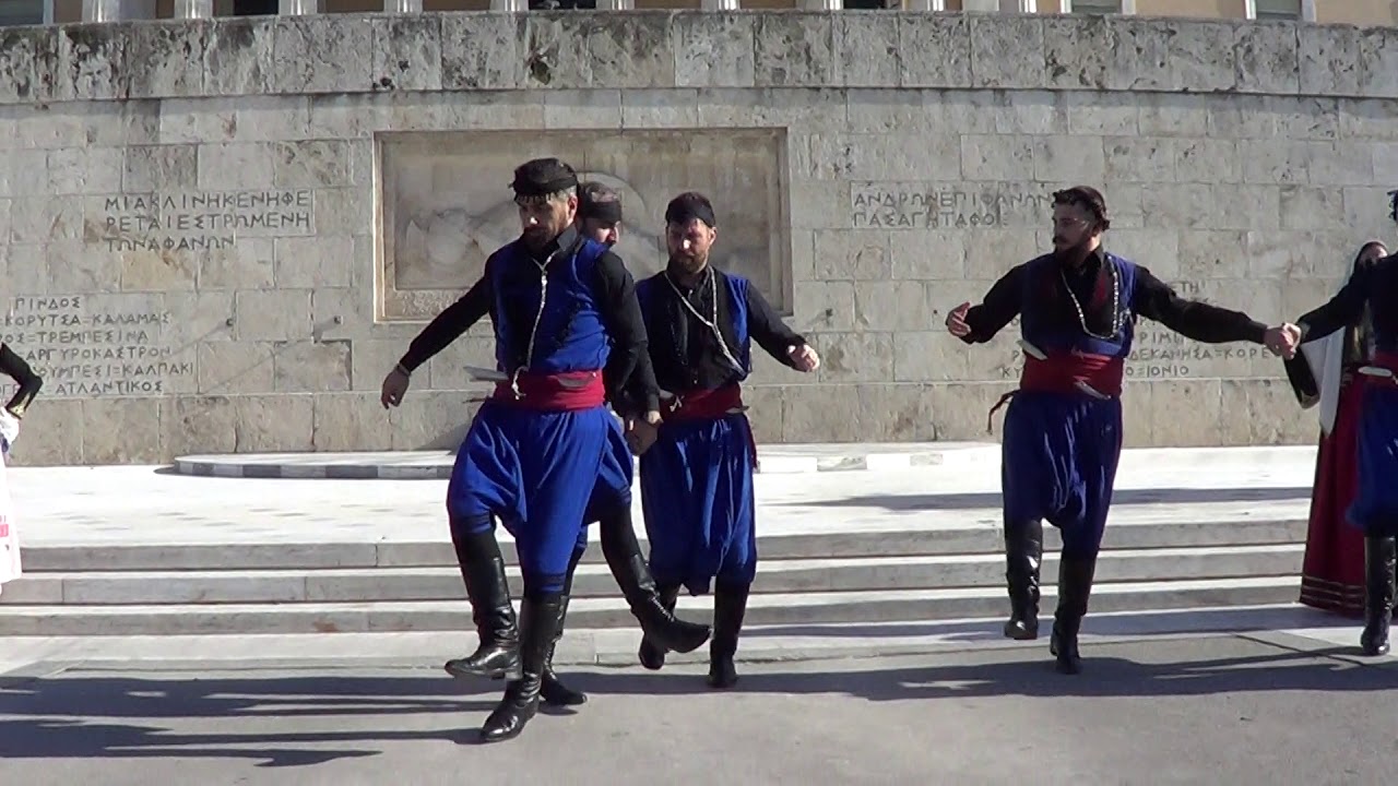 Π.Σ ΑΝΩΓΕΙΩΝ Πυρριχιος Ανωγειανος Πηδηχτός μνημείο Αγνωστου Στρατιώτη ...