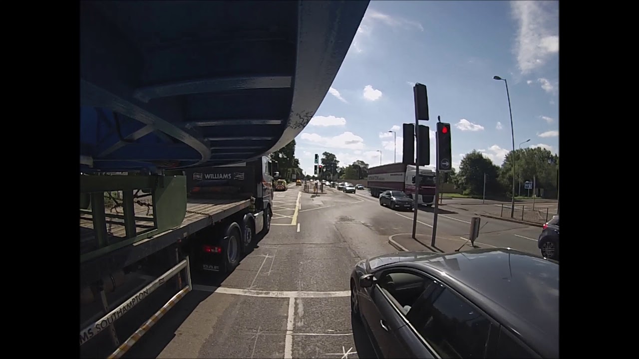 6 meter wide load from Southampton to Eastleigh - YouTube