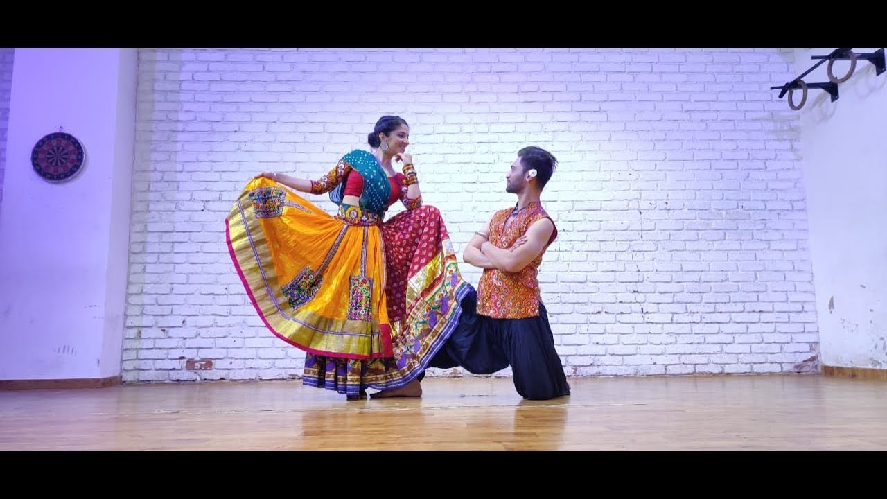 DHOLI TARO DHOL BAAJE | DANCE COVER | NAVRATRI 2019 - YouTube