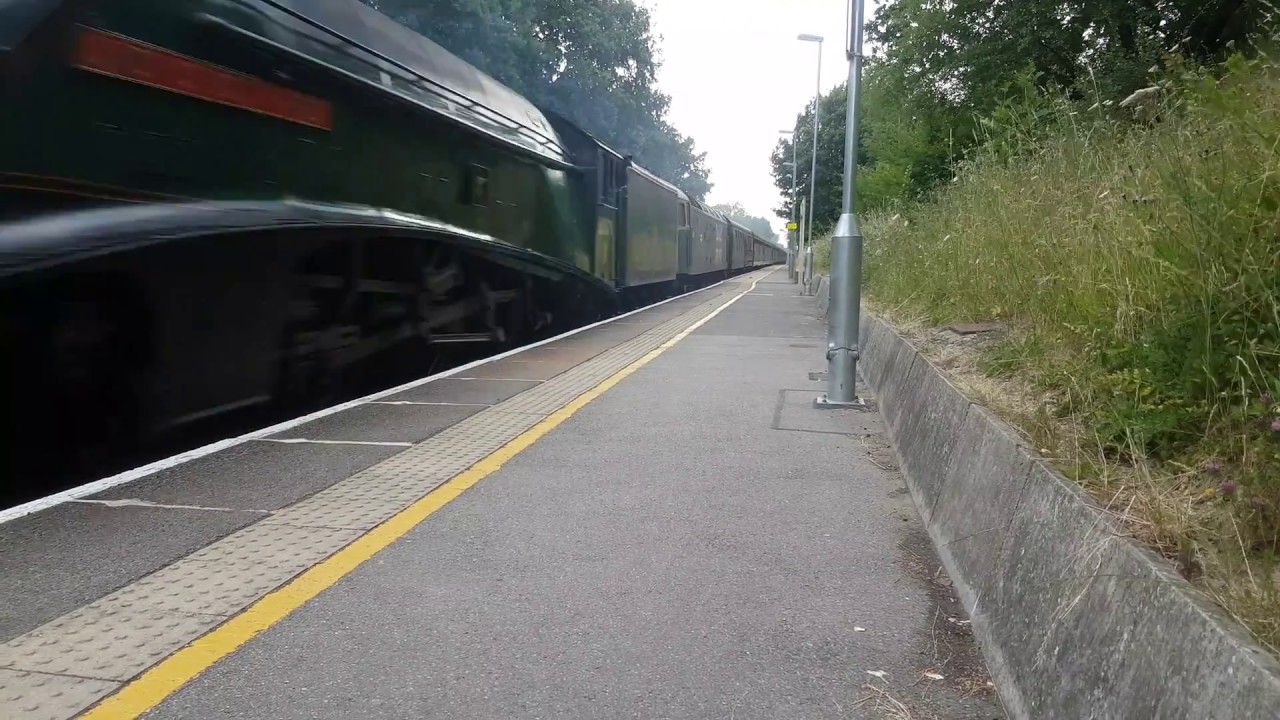 LNER Class A4 4488 Union of South Africa at winnersh station - YouTube