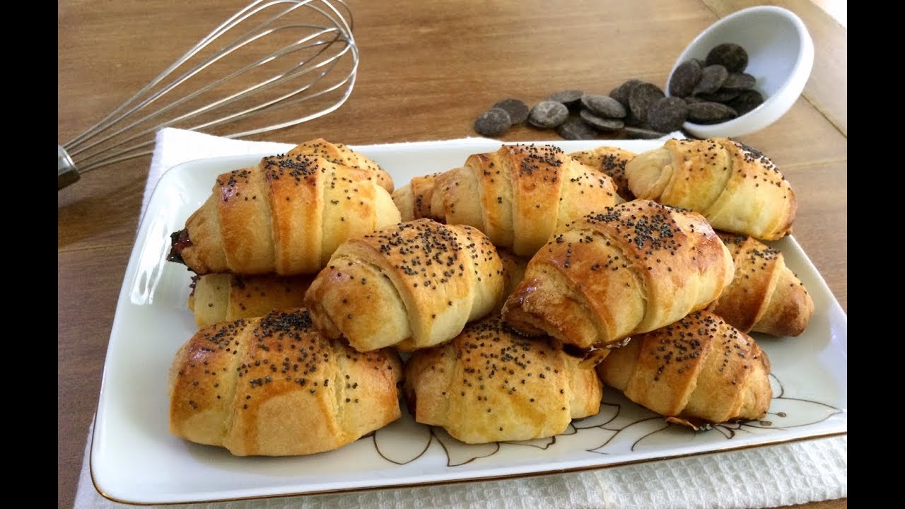 Cornuri pufoase cu unt | Umplute cu ciocolata | Katy's Food - YouTube