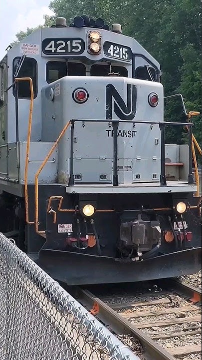 NJT GP40PH-2B #4215 Restricted K5LA Horn (Crossing Sequence) - YouTube