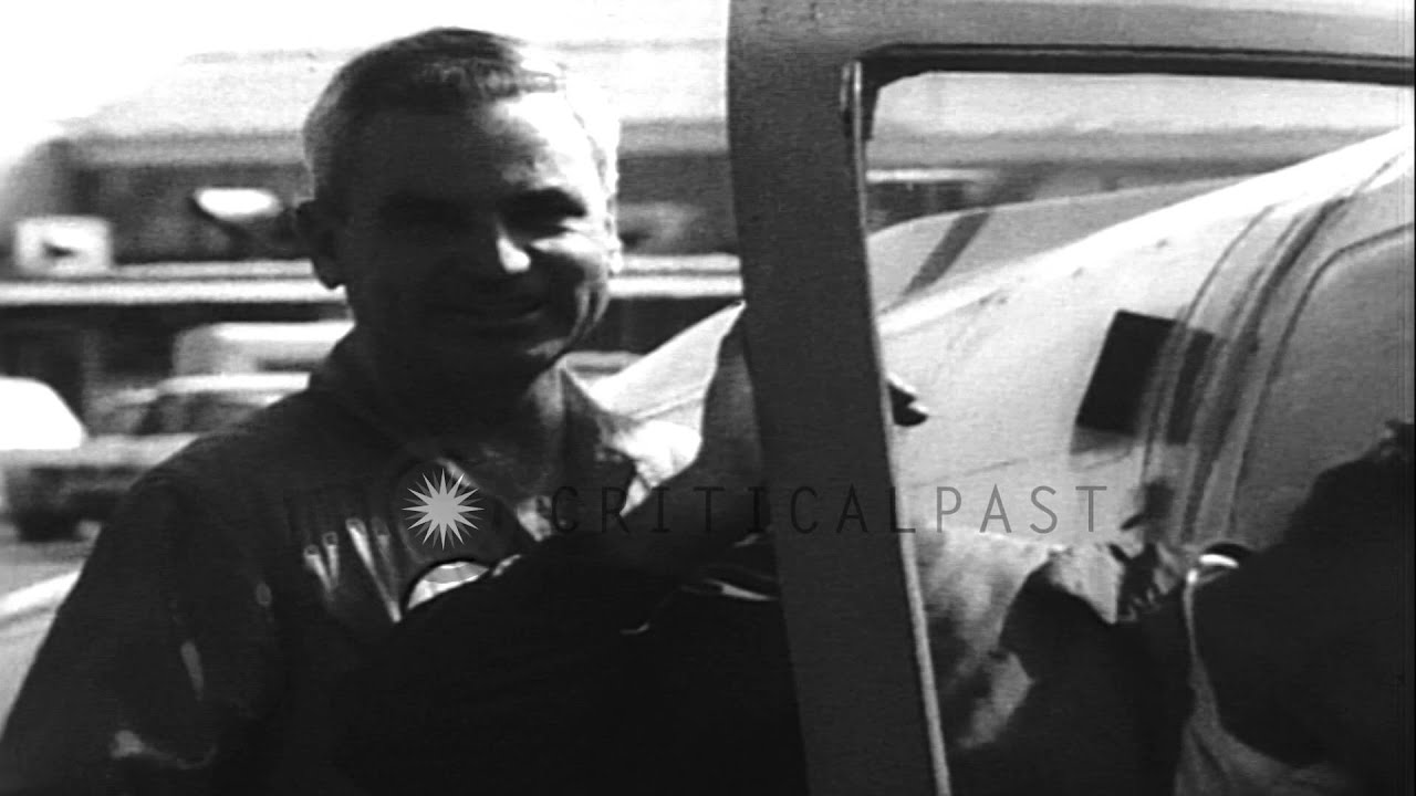 A United States XH-51A helicopter during its experimental flight in the ...