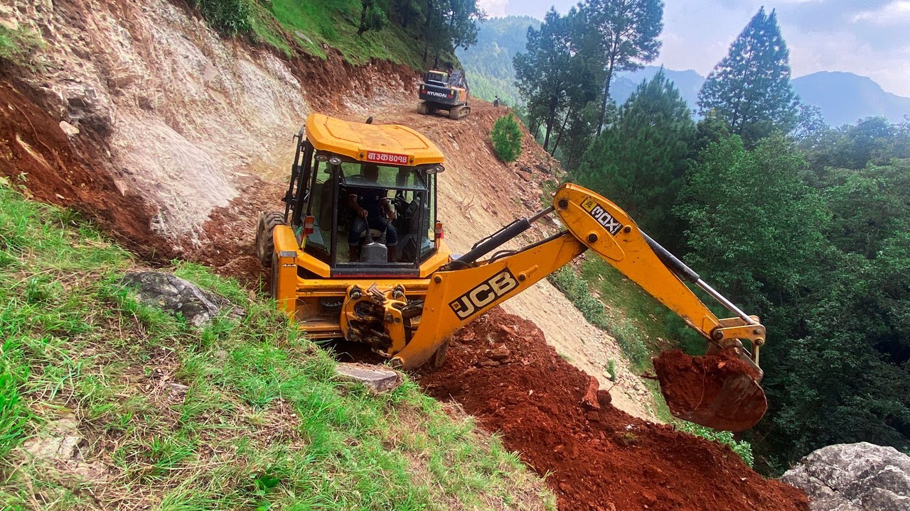 The Incredible Skill of Excavator Operators Working on Dangerous ...