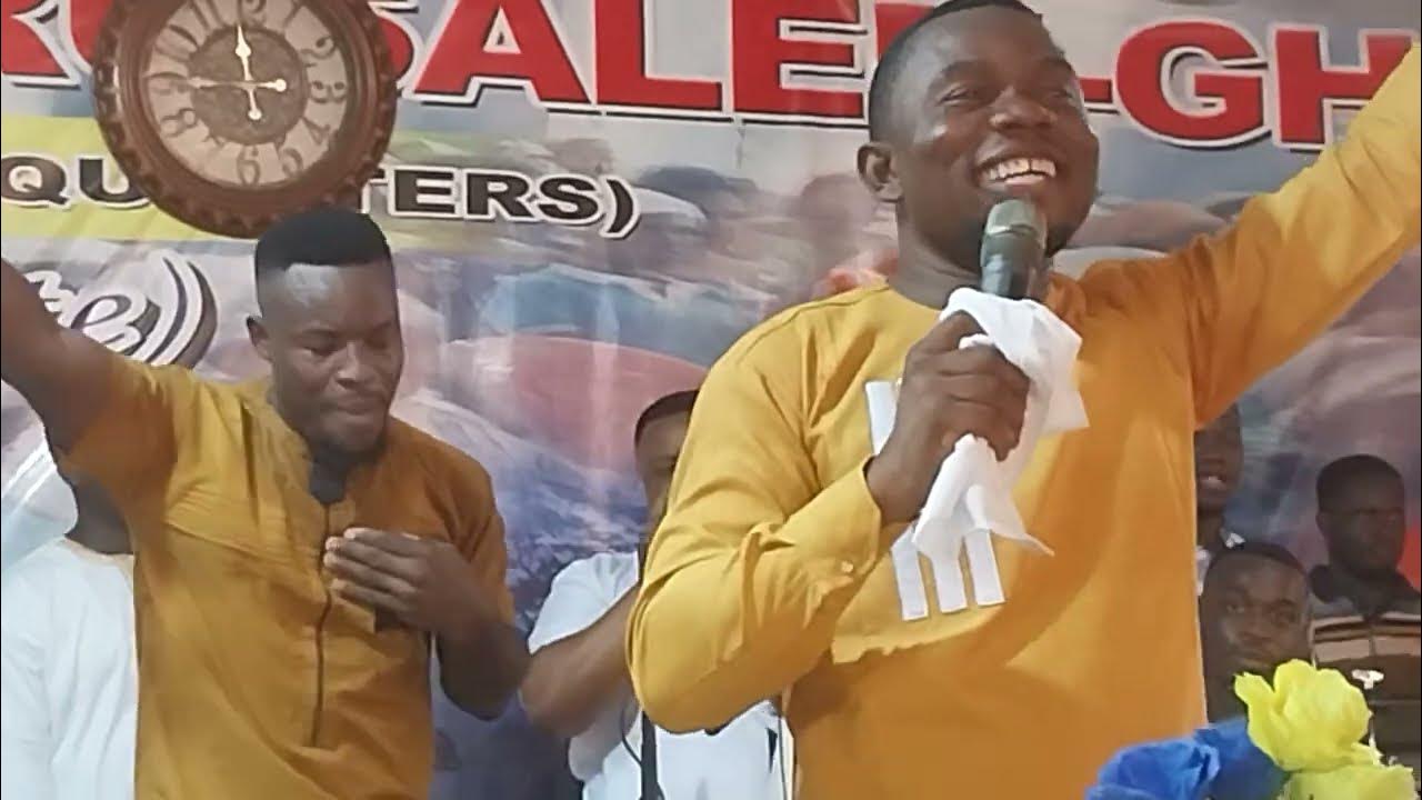 Dancing & Singing to Daddy Lumba and Amakye Dede songs at Sunday Chuch Service - YouTube