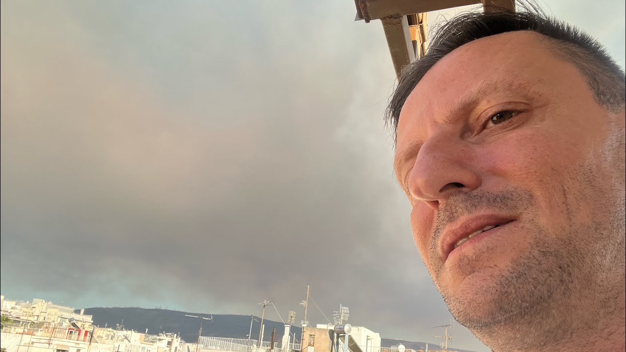 ΔΕΙΤΕ ΕΙΚΟΝΑ ΑΠΟ ΤΟΥΣ ΚΑΠΝΟΥΣ ΠΟΥ ΣΠΕΚΑΣΑΝ ΤΗΝ ΑΘΗΝΑ- ΦΩΤΙΑ ΤΩΡΑ - YouTube