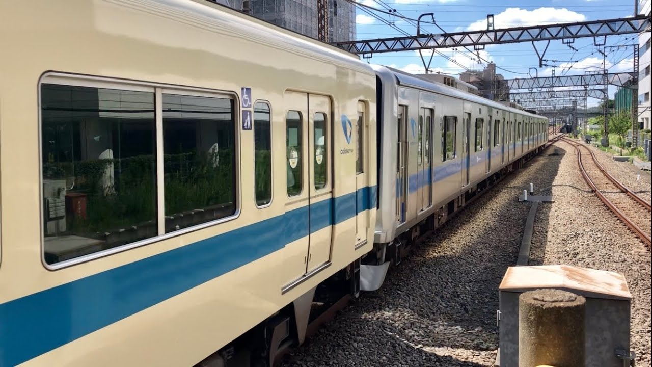 小田急 8000形8051F+3000形3255F 急行 新宿行き 新百合ヶ丘駅 - YouTube