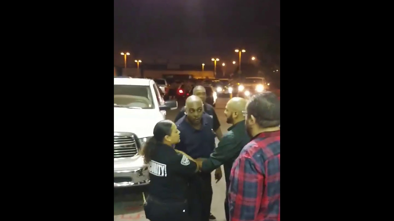 Fight Breaks Out at Nightclub - YouTube