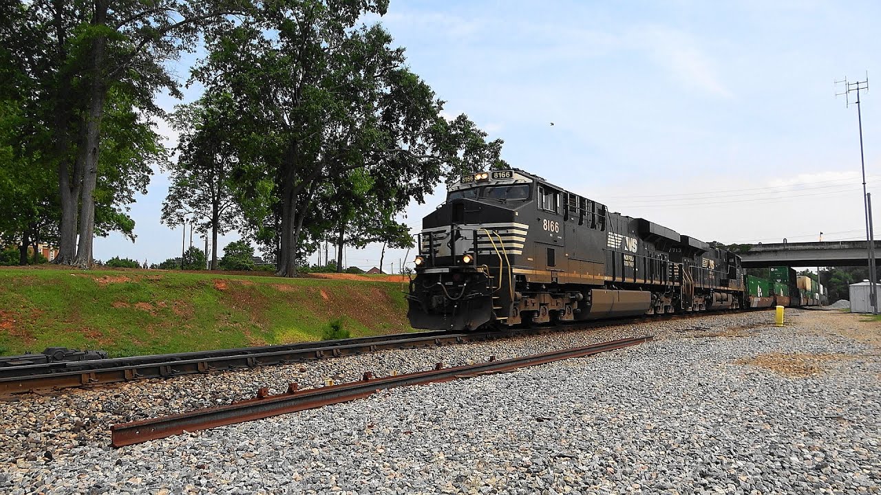 NS 24A runs track speed through Stockbridge - YouTube