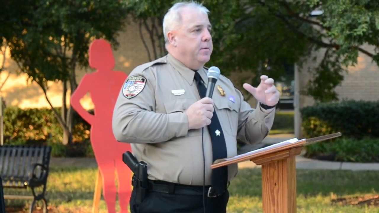 Sheriff Steve Mueller on Domestic Violence - YouTube
