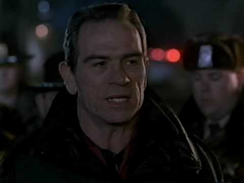Tommy Lee Jones Hen house out house scence The Fugitive