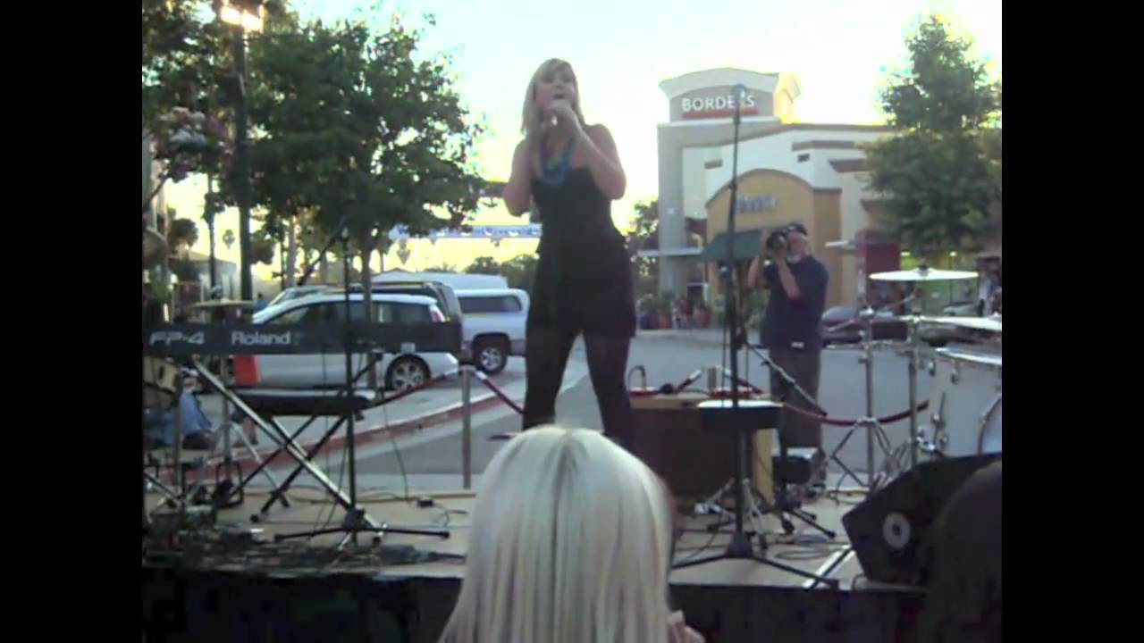 Kelly Q Live Performance - YouTube