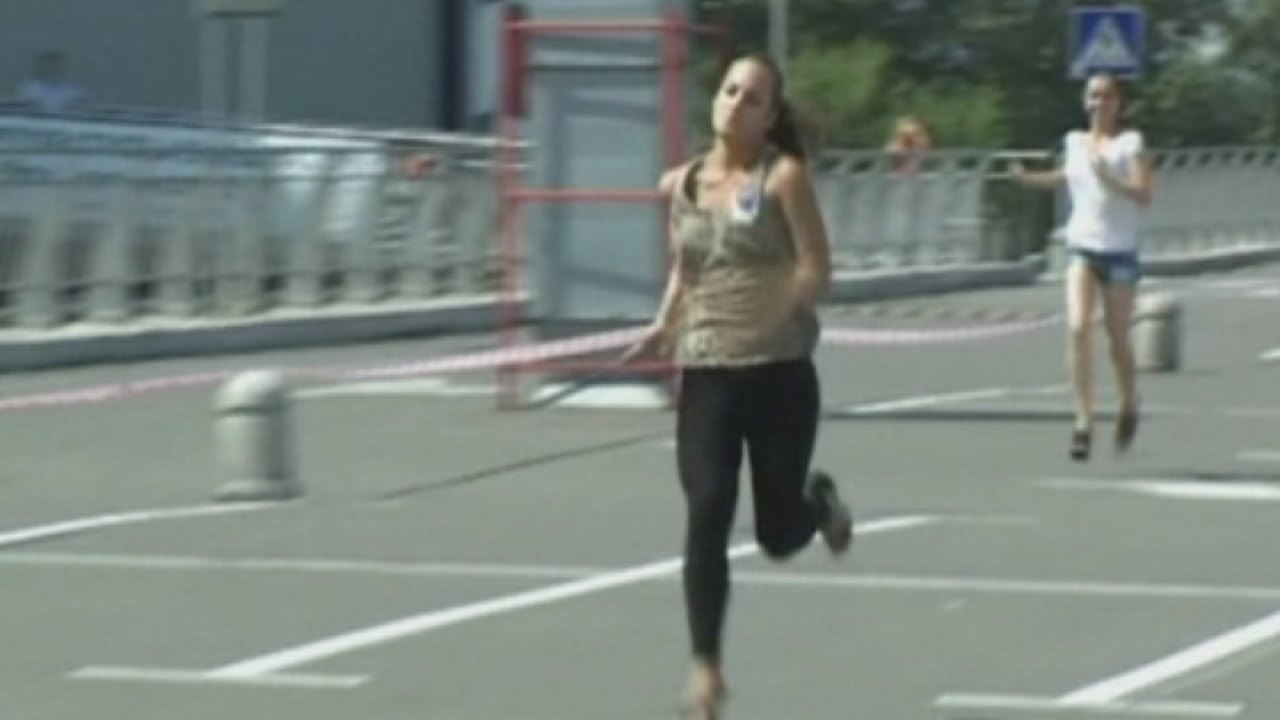 Stiletto race: Ladies take part in Stiletto run in Ukraine - YouTube
