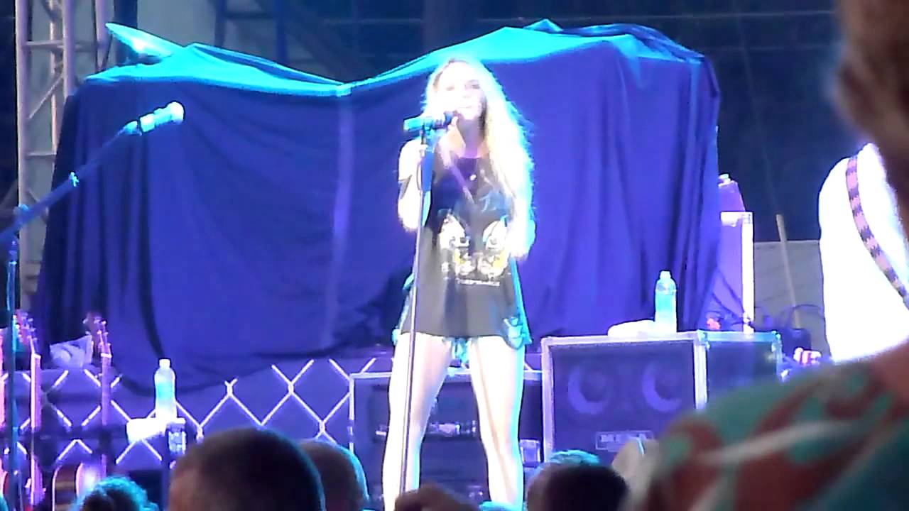 Danielle Bradbery @ Guthrie River Ruckus ~ Never Like This - YouTube