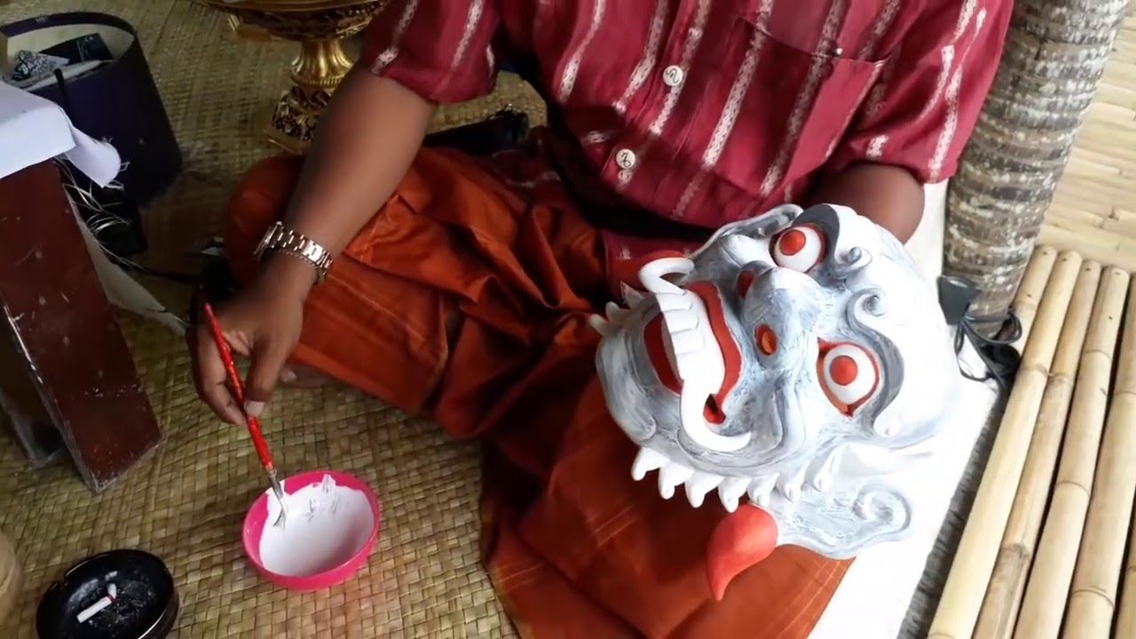 Kerajinan Seni Topeng Barongan Khas Bali - YouTube