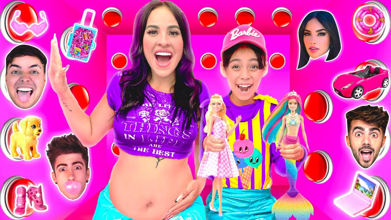 100 BOTONES MISTERIOSOS DE YOUTUBERS DE BARBIE SOLO 1 PARA ESCAPAR 😨 ...