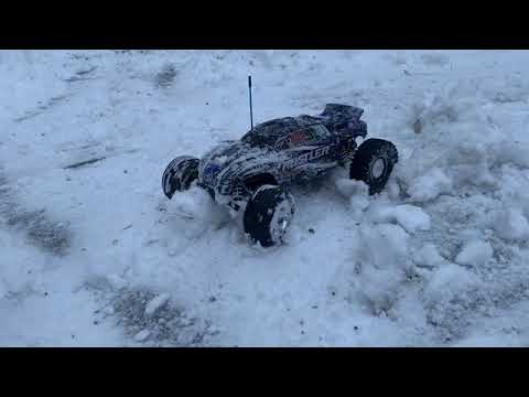 Traxxas Rustler 2wd In Snow! 😮😛 - YouTube