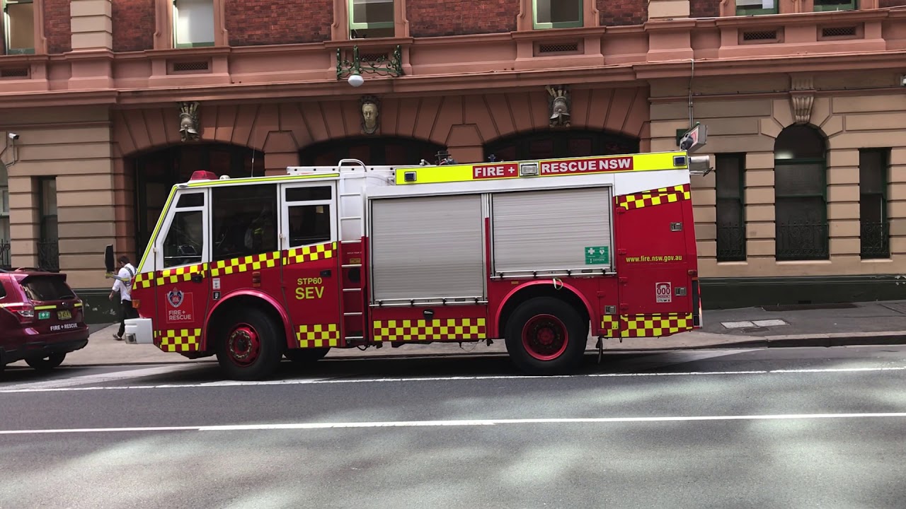 FRNSW SEV Backing into City of Sydney Fire Station! - YouTube