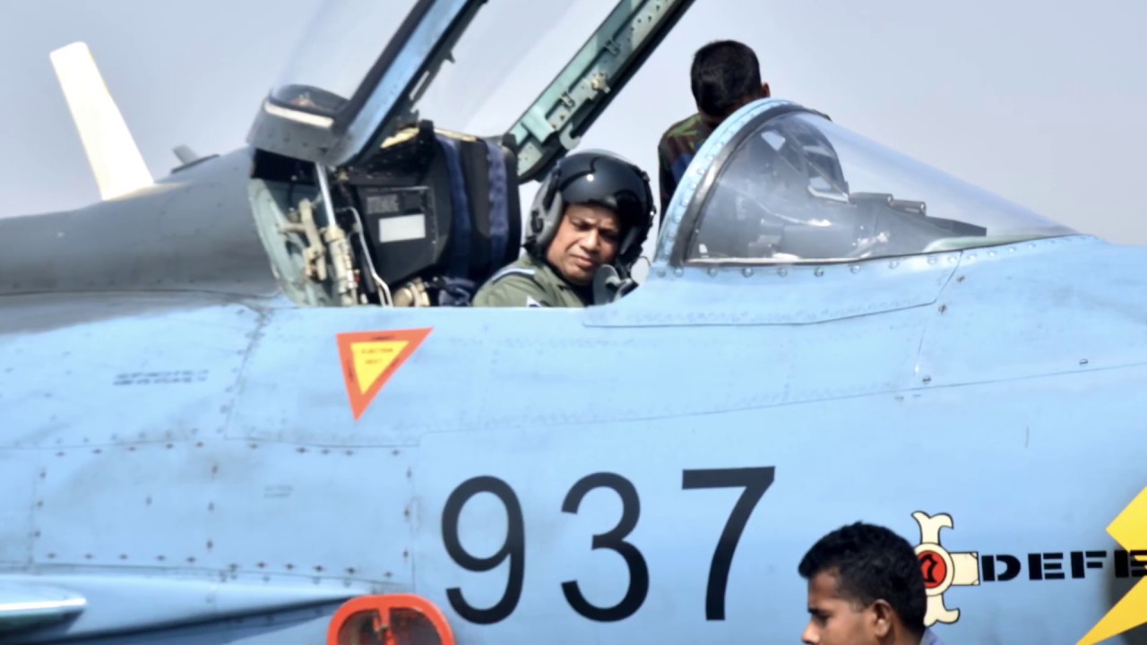 Landing of BAF Fighter at Tejgaon Airfield - YouTube