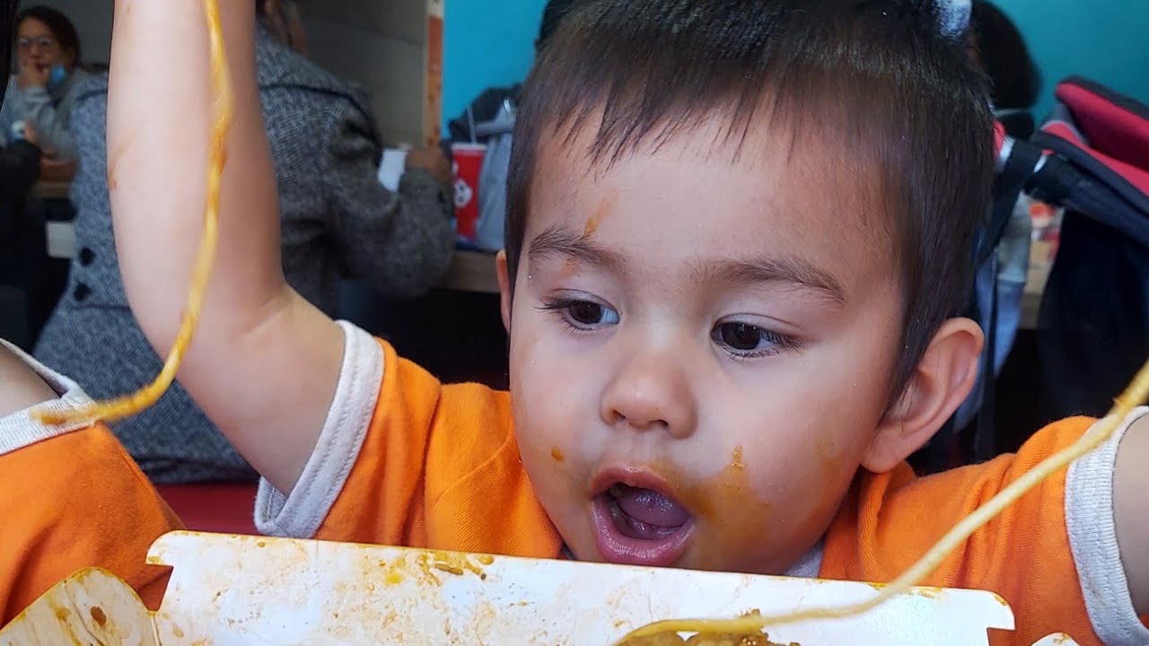 Fil am Kids Eating Jollibee For the First time - YouTube