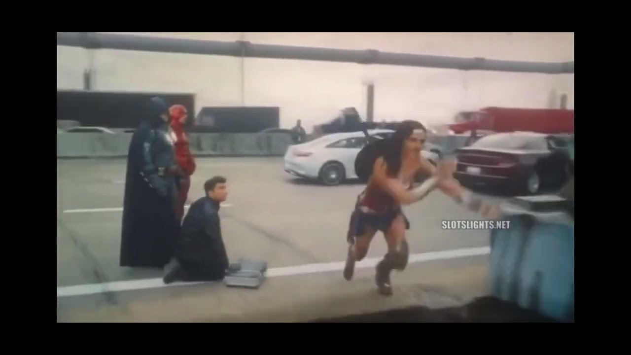 Wonder Woman flying - YouTube