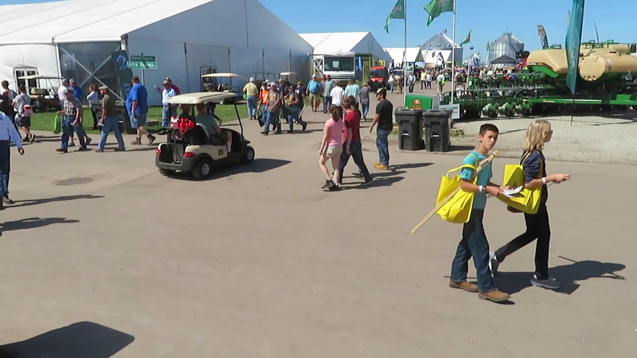 FARM PROGRESS SHOW, 2019, CROWD SHOT, DECATUR, ILLINOIS 08-28-19 - YouTube