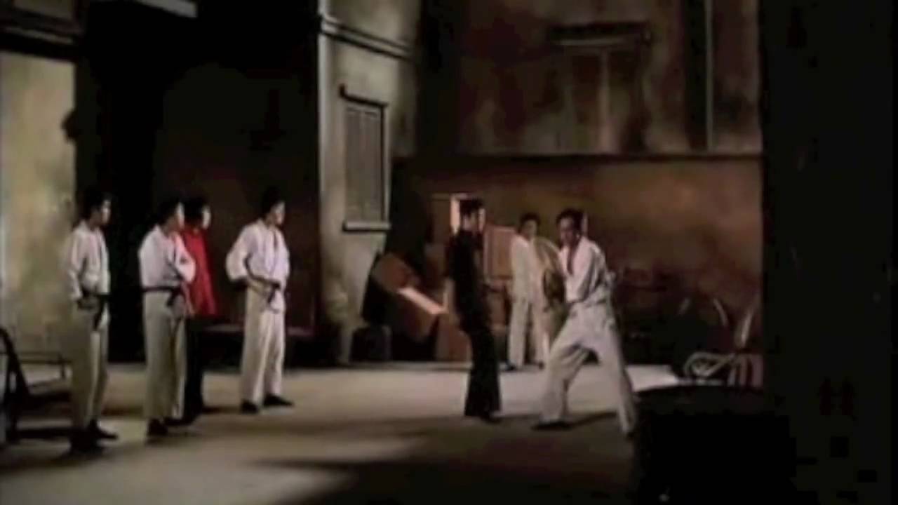 Robot Tribute To Bruce Lee - YouTube