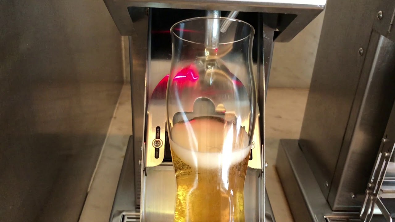 Beer pouring machine, Sakura Lounge Narita Airport Tokyo - YouTube