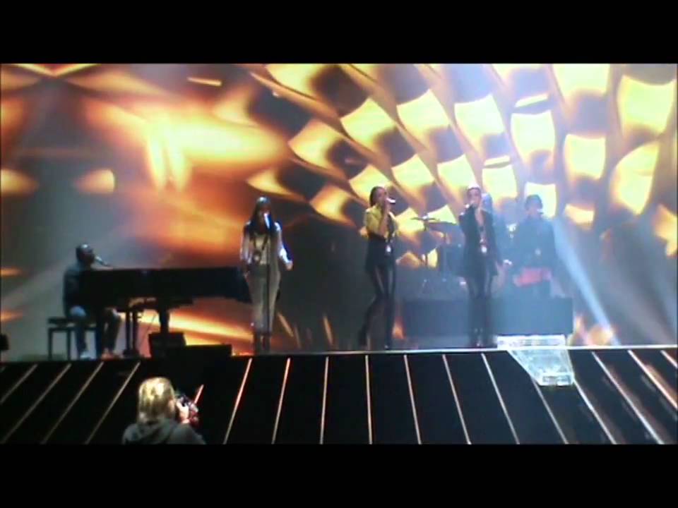 Slovakia: 1st rehearsal Eurovision 2011/ TWiiNS - I'm Still Alive - YouTube