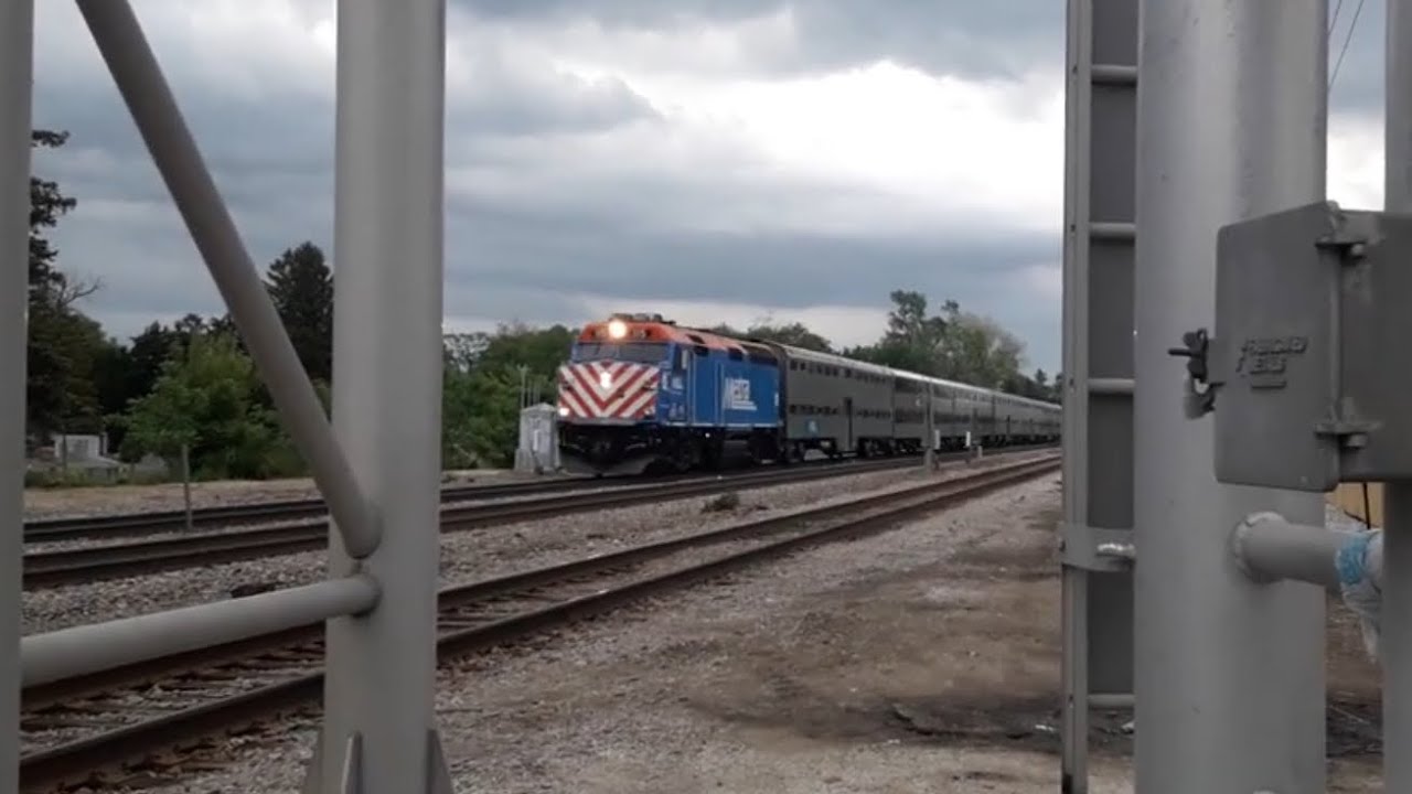Metra 115 Express train highballing at River Grove Illinois - YouTube