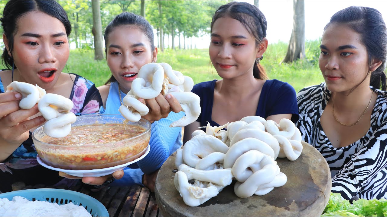 Intestine pork with sweet fish sauce recipe - Cooking and Eating - YouTube