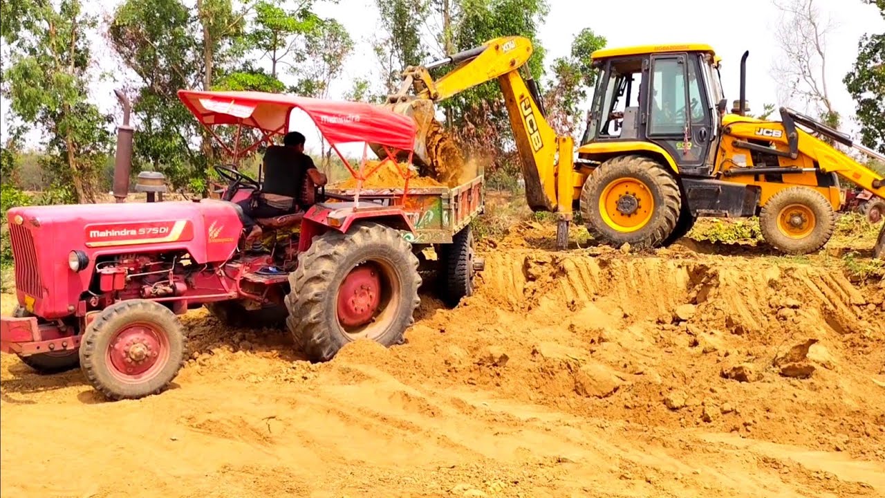 New Jcb 3dx Backhoe Machine Loading Mud In Old Mahindra 575 Di Tractor ...