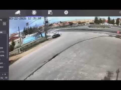 Nevşehir'de otomobille çarpışan traktör ikiye bölündü