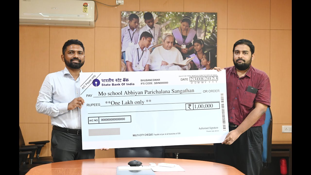 Alumni Contribution | Mrs. Sumita Mishra donated one lakh to Govt ...