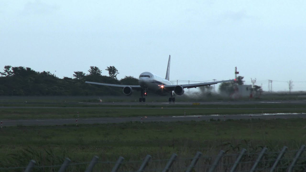 [4K 60p] SONY FDR-AX1 sample ANA Boeing767-300 76P Departure 離陸撮影サンプル ...