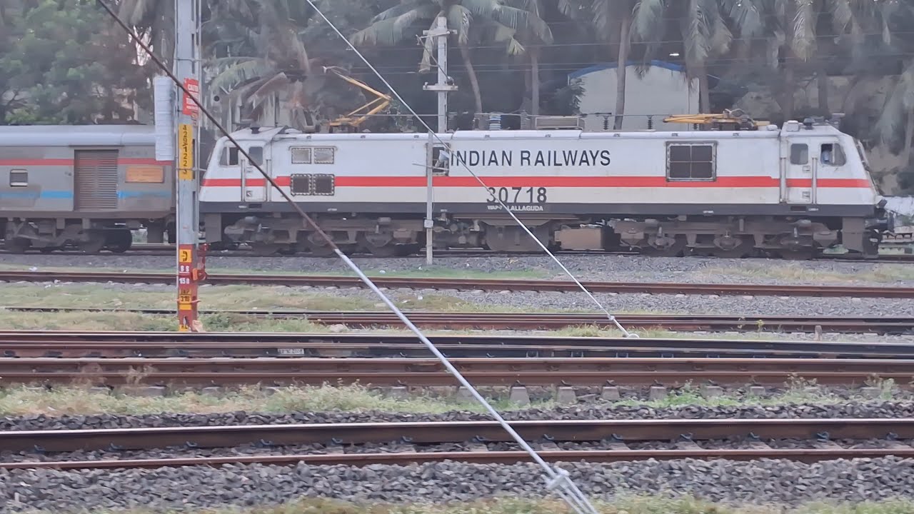 LHB Coaches Parallel Run With ICF Coaches (Dhanbad Express) Mumbai LTT ...