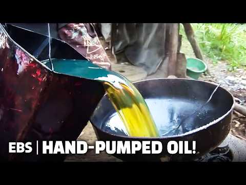 [ENG SUB] The Indonesian Village Pumping Crude Oil By Hand For Survival #EBSWORLD