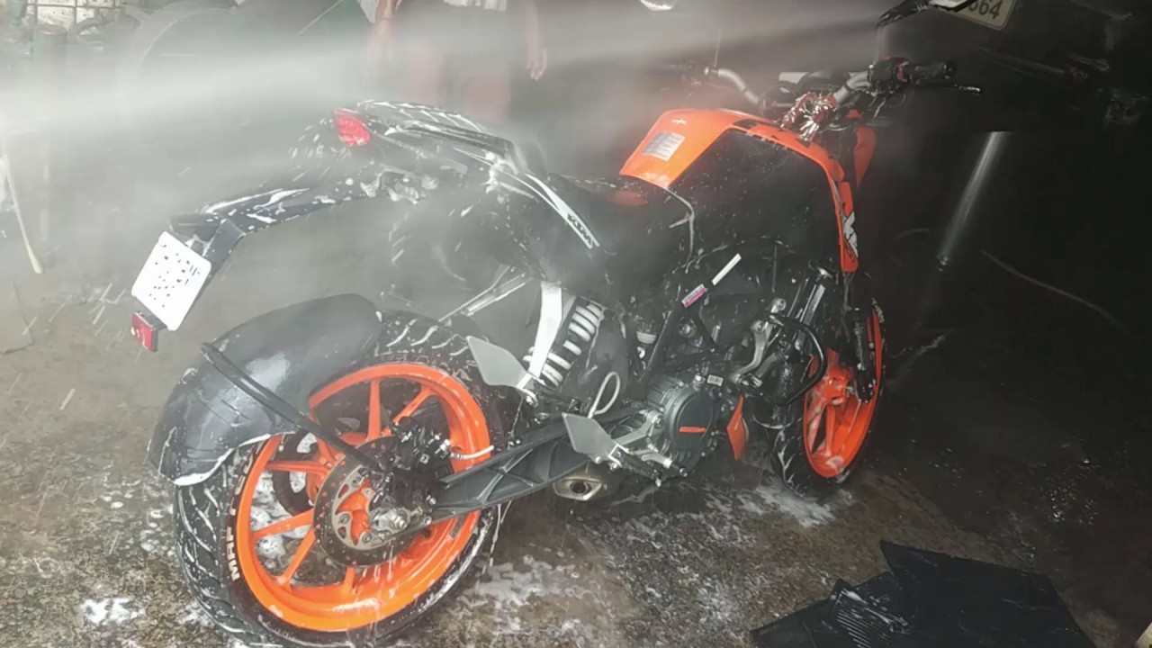 KTM Duke 200 | Bike Wash | Hind Moto - YouTube