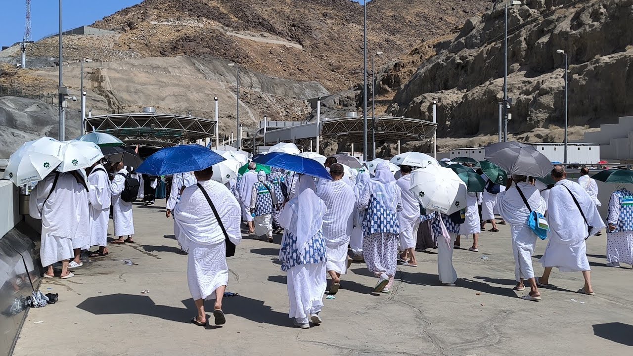 JALAN KAKI 6KM - DARI MUDZALIFAH KE MUASSIM MINA KE KOMPLEKS JAMARAT & KE HOTEL AZIZIYYAH - BAS ...