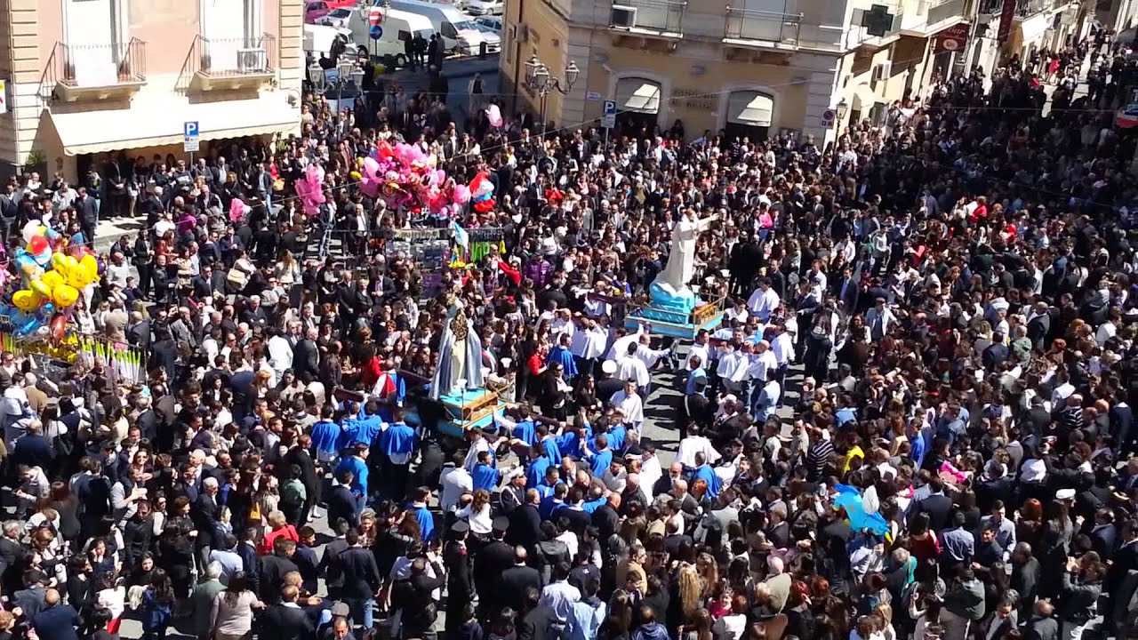 Ramacca - la processione di Pasqua - - YouTube