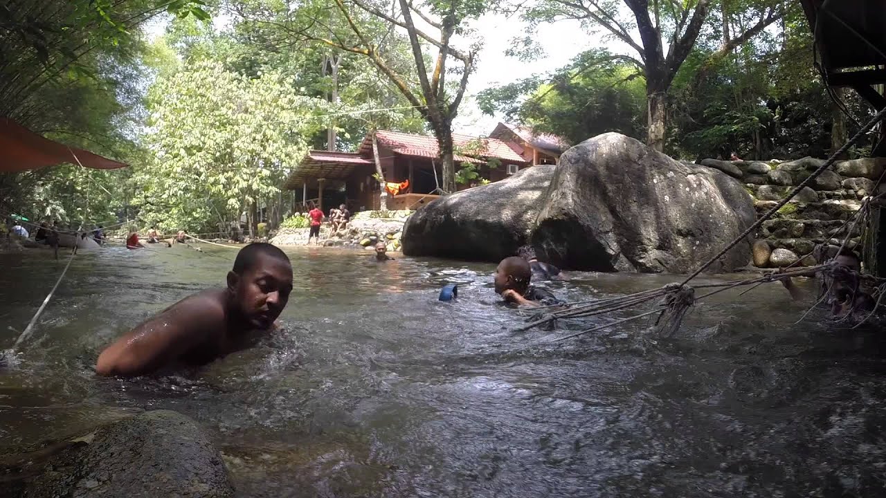Berkemban di Kalumpang - YouTube