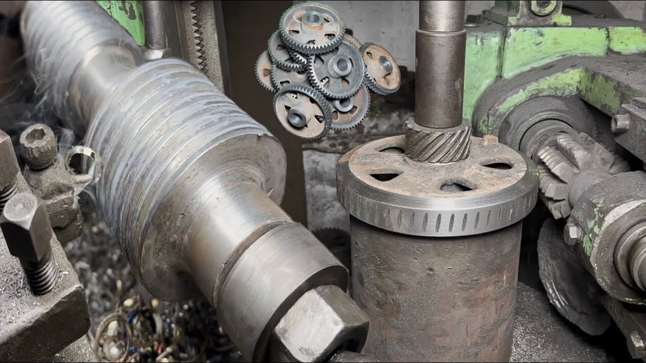 Incredible Manufacturing Process of Power Loom Gearbox and Worm || It's ...