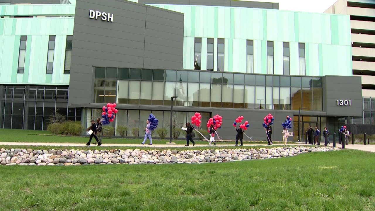 Detroit Police honor beloved member of the force - YouTube