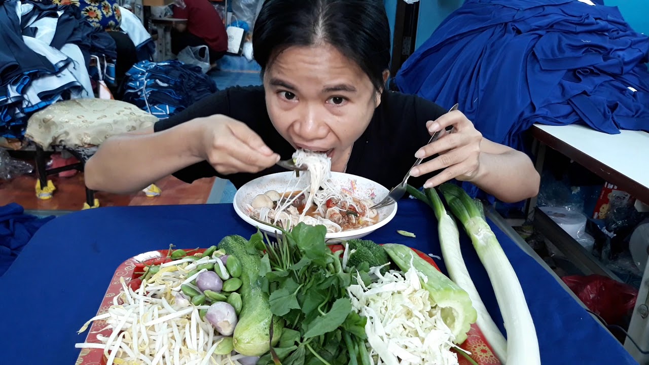 กินขนมจีนเด้อจ้า - YouTube